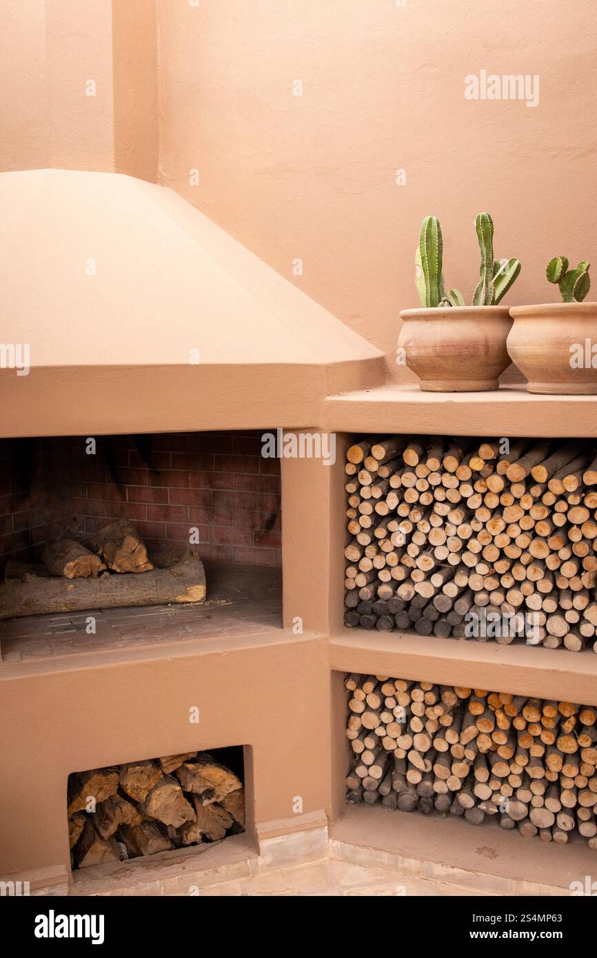 Africa burning house hi-res stock photography and images - Alamy