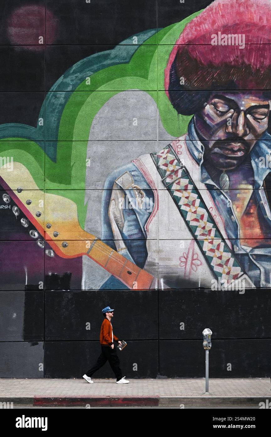 Mural of Jimi Hendrix at the Guitar Center Music Store on Sunset ...