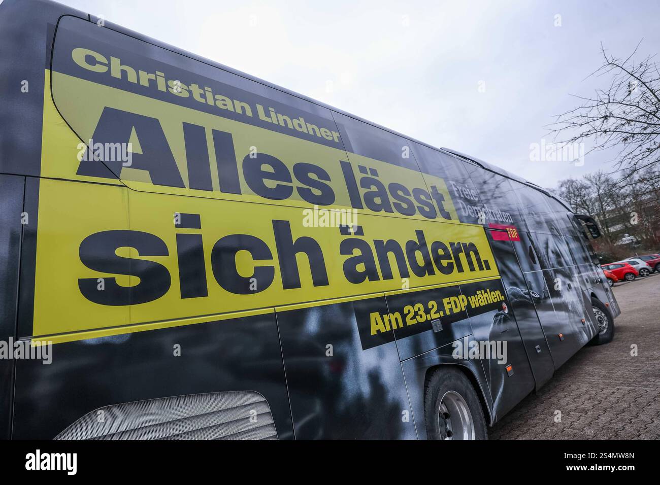 Wahlkampftour der FDP am 12.01.2025 im Hotel Bredeney in Essen Tourbus ...