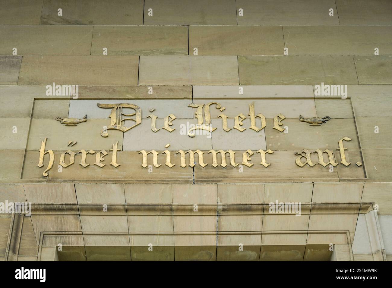 Schriftzug, Die Liebe höret nimmer auf, Grabkapelle auf dem Württemberg ...