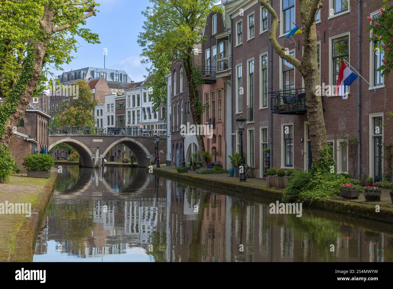 Oudegracht and Twijnstraat aan de Werf Utrecht with wharf and canal ...