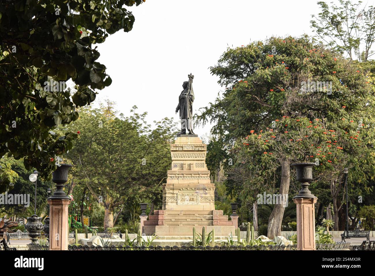 Park in Oaxaca's historic center. Urban landscape Stock Photo - Alamy
