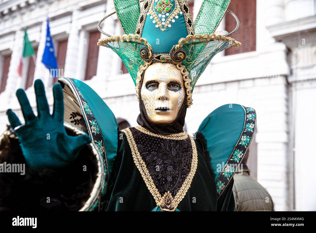 Elaborate venetian masked performer in green costume at carnival Stock ...