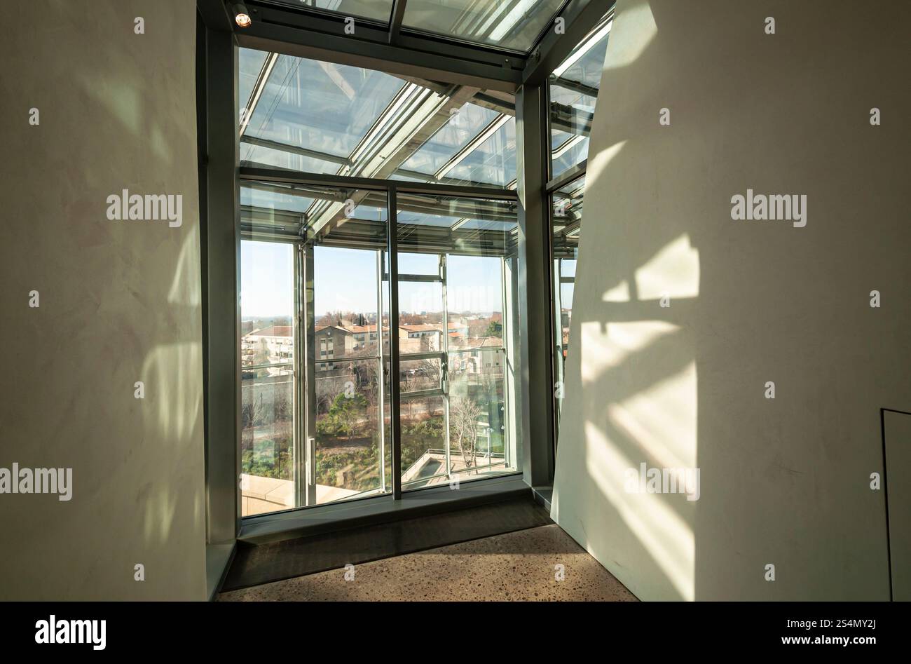 Luma Tower, Windows, the iconic new museum by Frank Gehry in old Arles ...