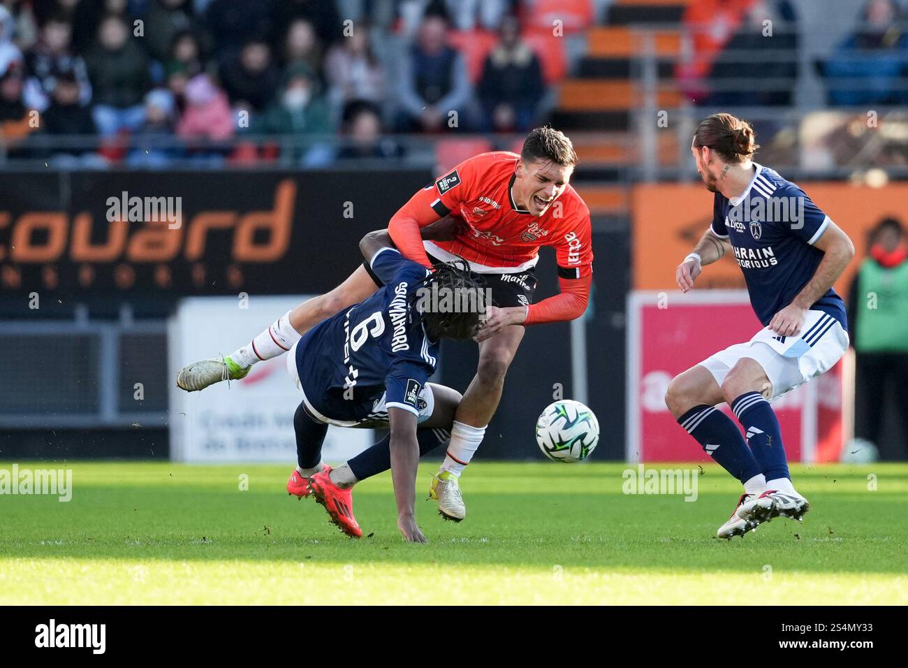 06 Aboubaka Soumahoro (pfc) - 77 Panos KATSERIS (fcl) during the Ligue ...