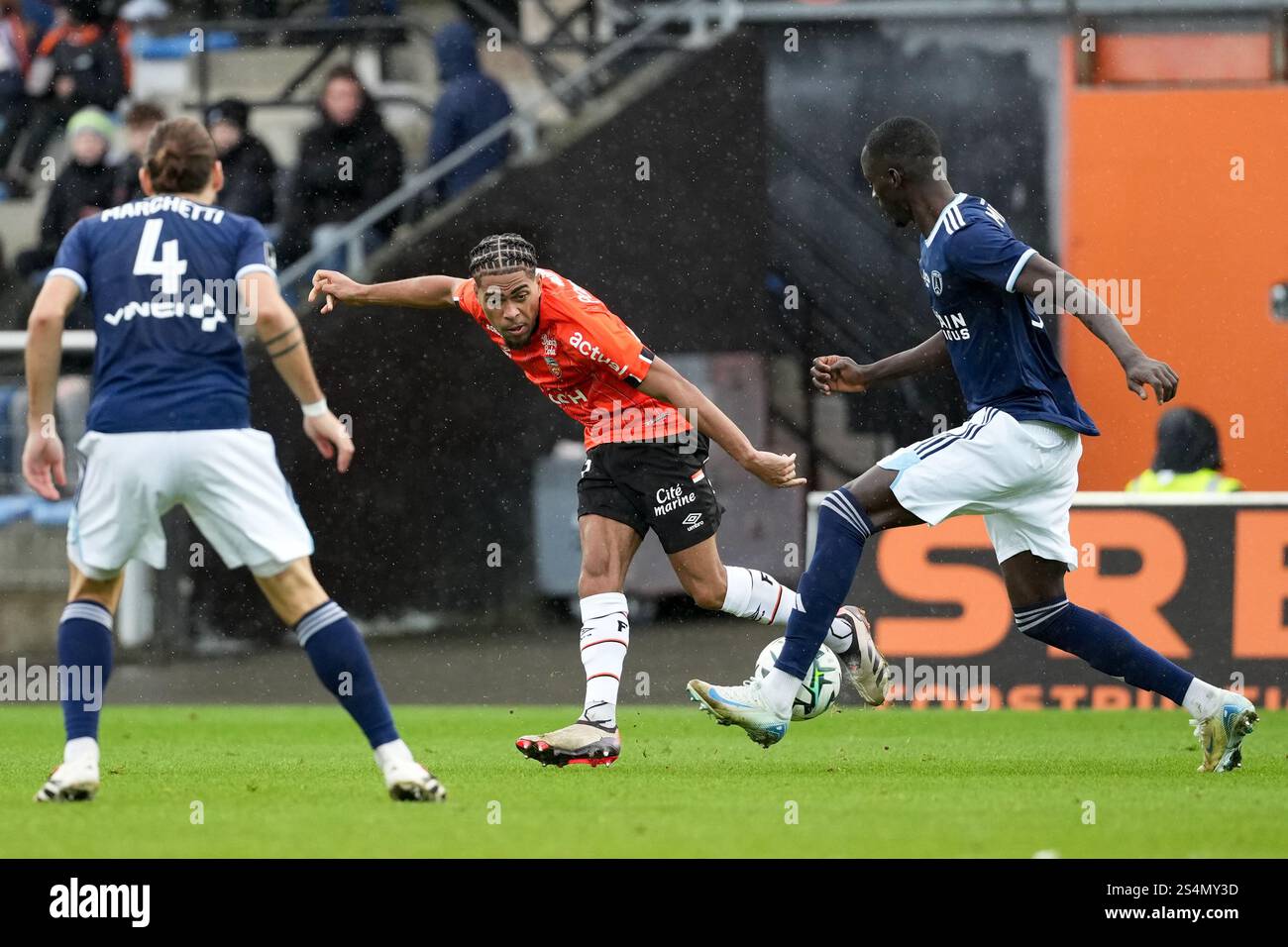 21 Julien PONCEAU (fcl) during the Ligue 2 BKT match between Lorient ...