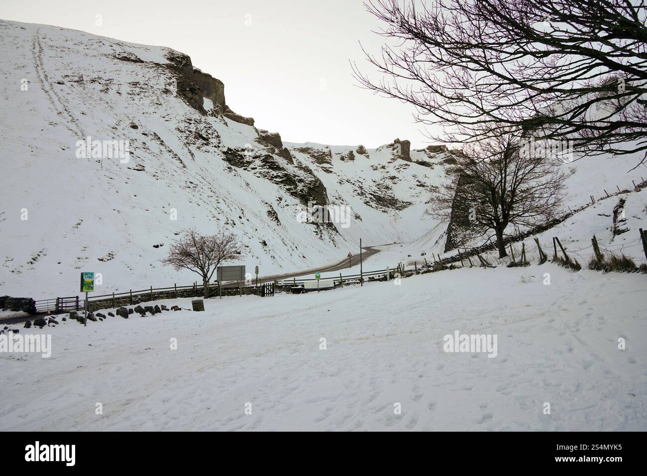 Snow scenes in Derbyshire Peak District National Park England UK ...
