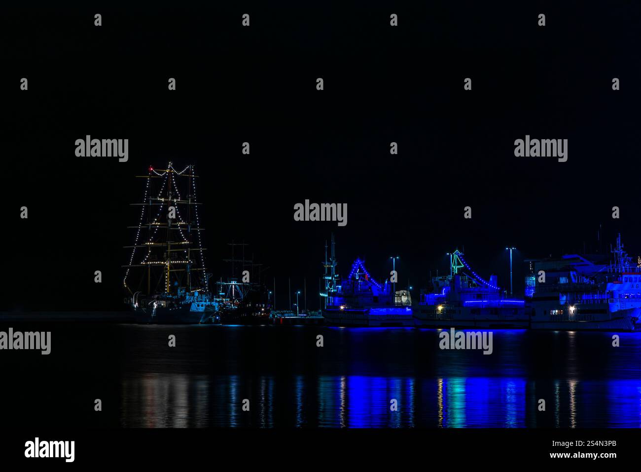 Port quay in Gdynia at night, illuminated ships, city at night ...