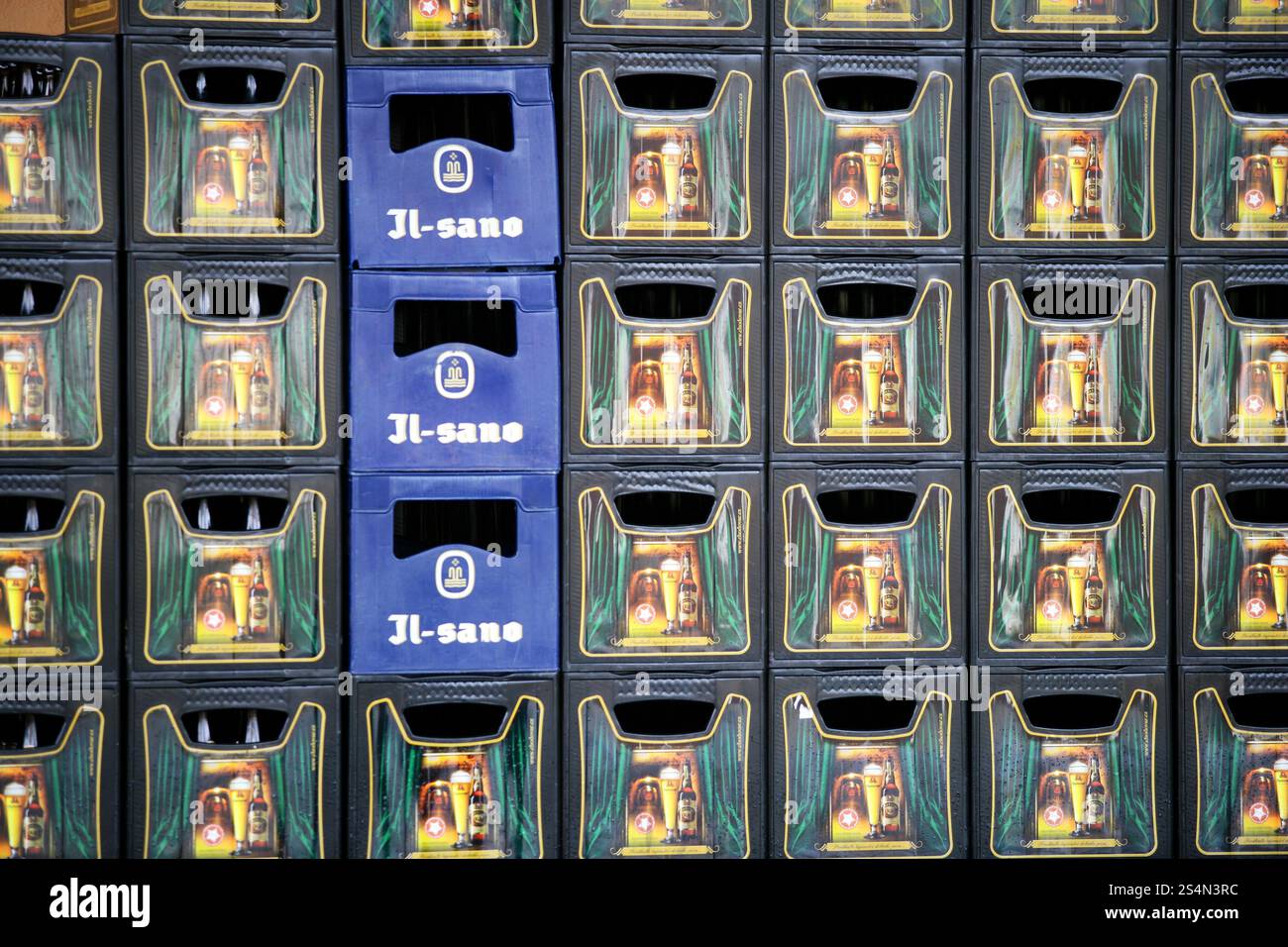 Crates of beer hi-res stock photography and images - Alamy