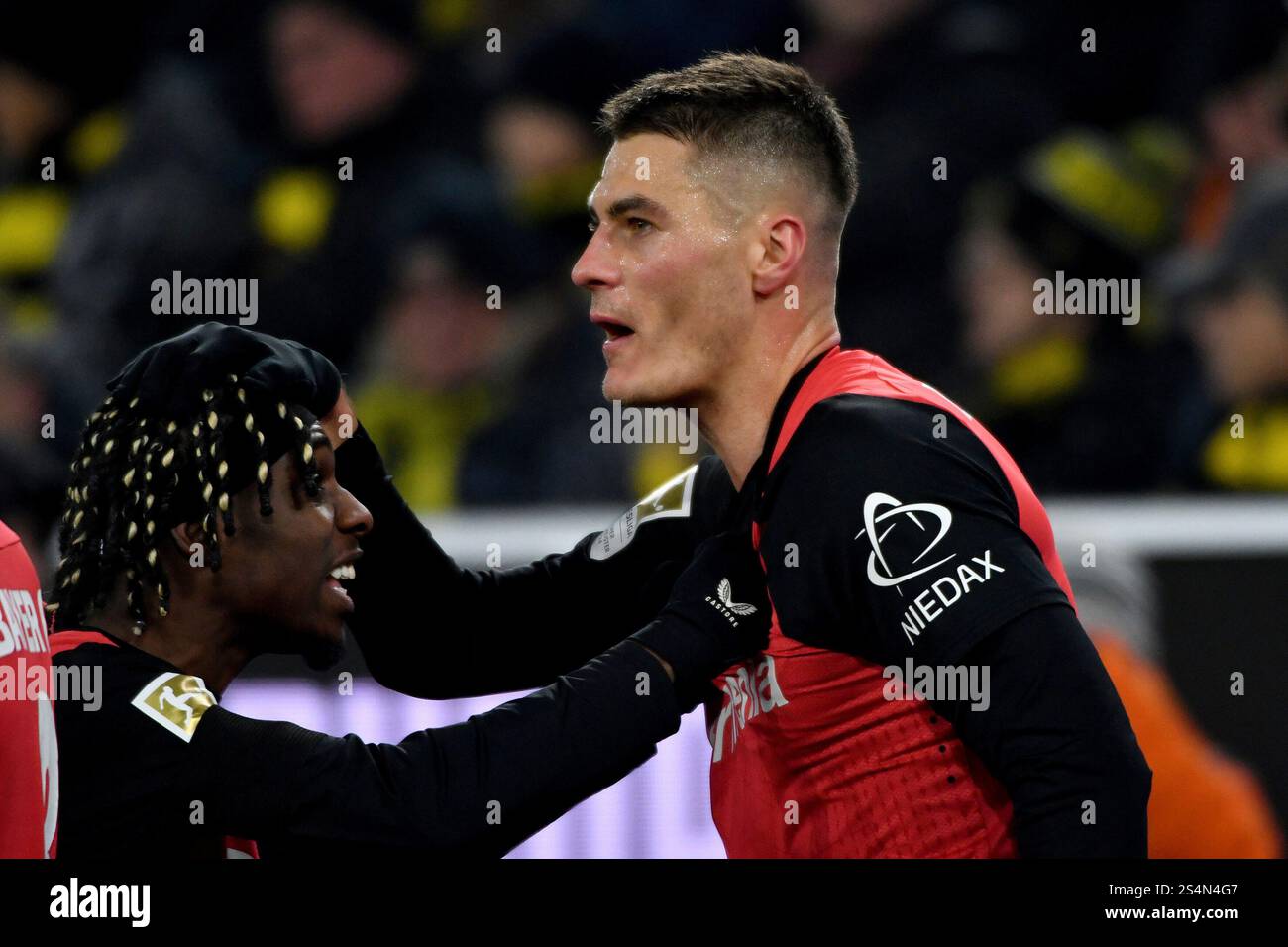 Dortmund, Deutschland. 10th Jan, 2025. Fussball; Spieltag 16; 1.Bundesliga; Saison 2024/2025 ...