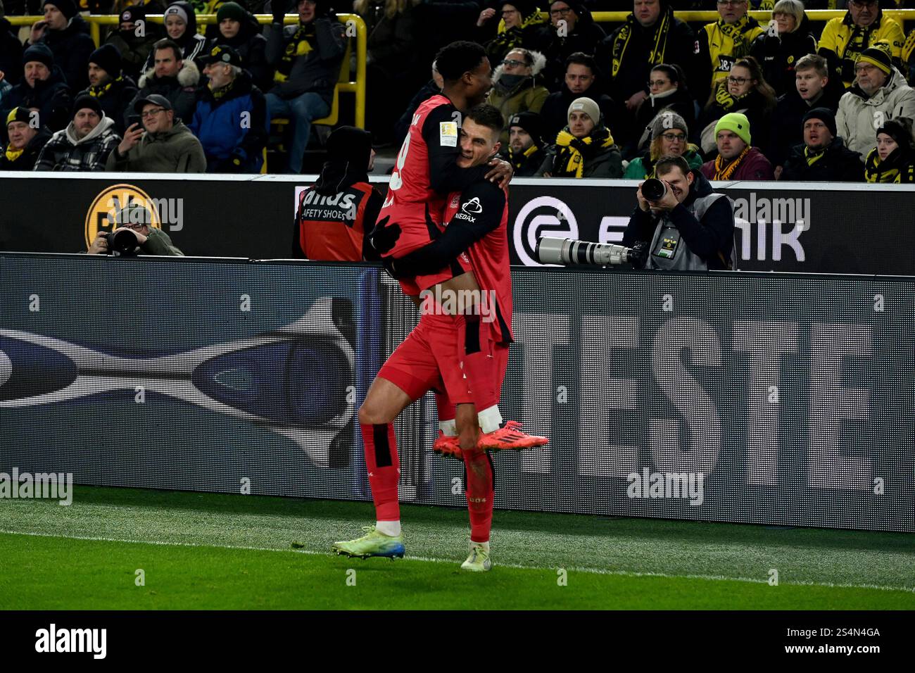 Dortmund, Deutschland. 10th Jan, 2025. Fussball; Spieltag 16; 1.Bundesliga; Saison 2024/2025 ...