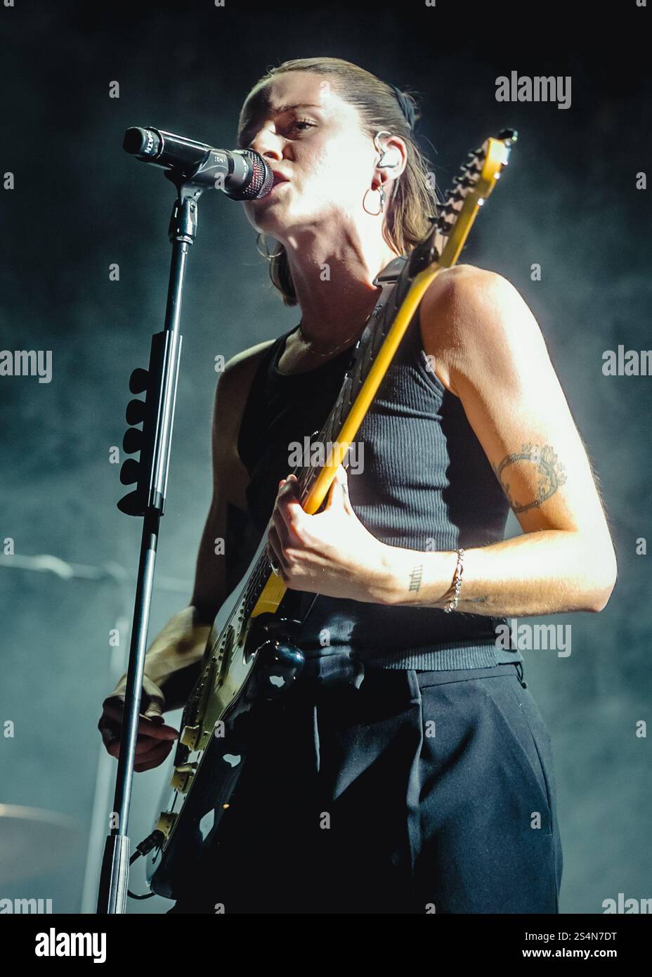 Lyndsey Gunnulfsen | Lynn Gunn | PVRIS performing at The O2 Arena, London 2nd November 2023 ...