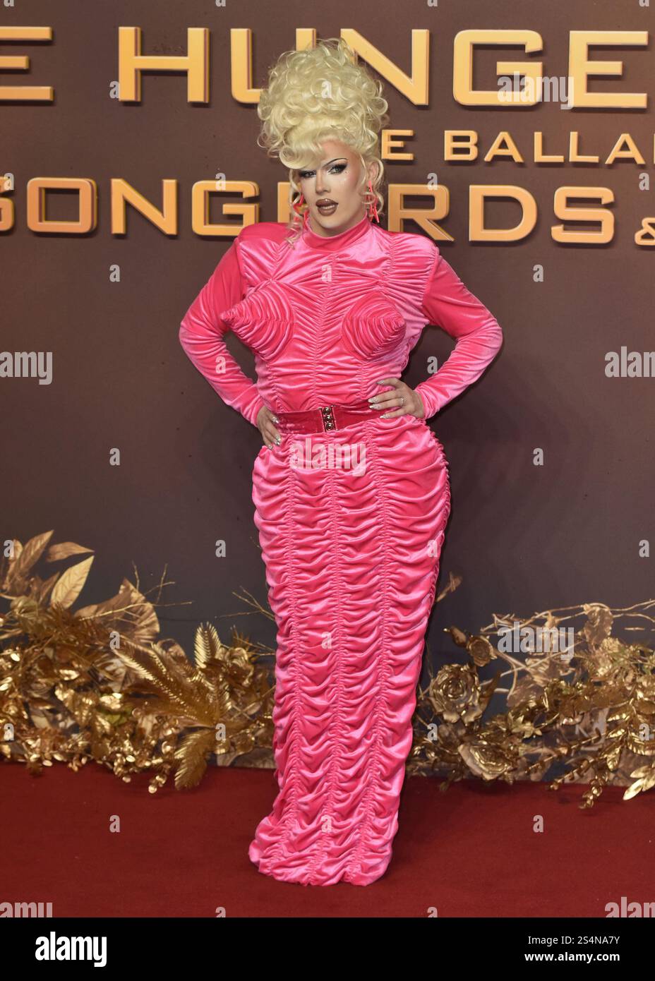 Elektra Fence attends The Hunger Games: The Ballad of Songbirds ...