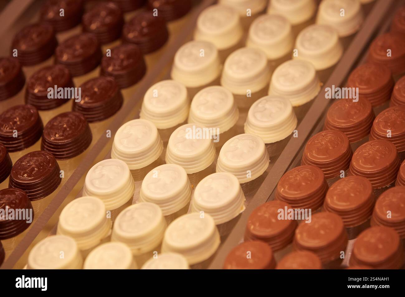 Old sweet shop counter hi-res stock photography and images - Alamy