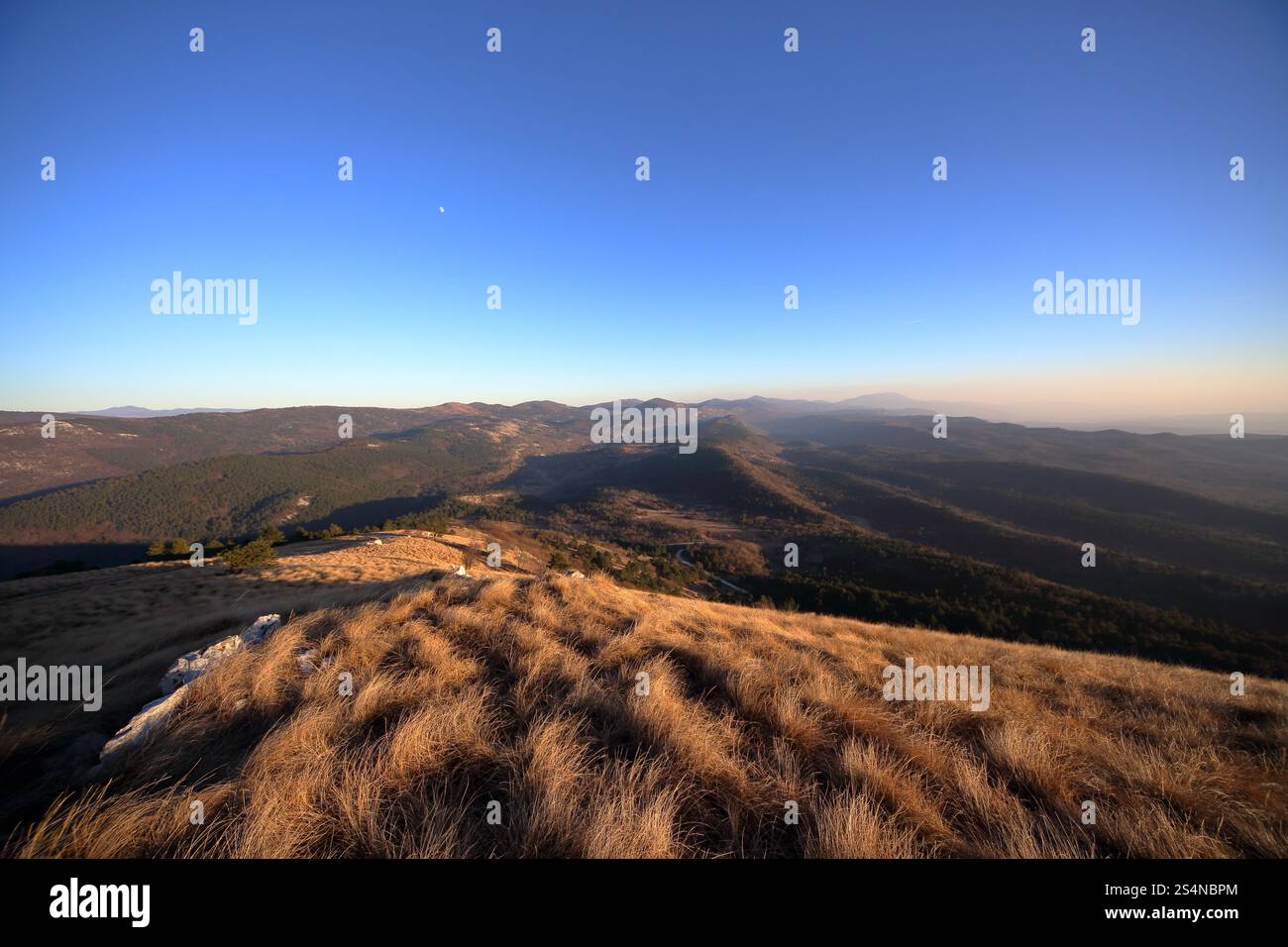 Majestic view serene mountain hi-res stock photography and images - Alamy
