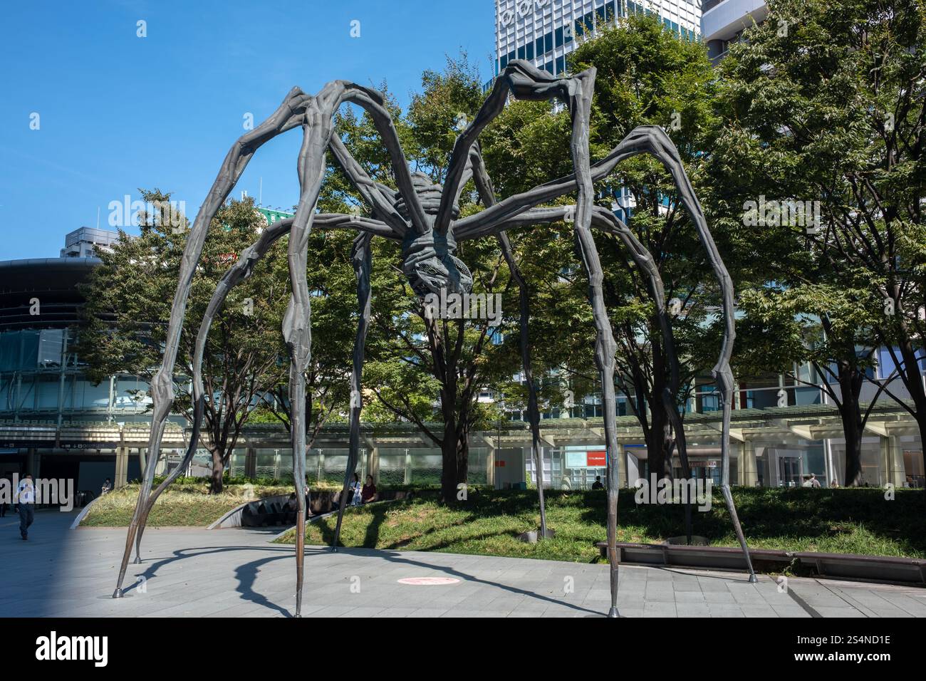Louise Bourgeois Maman Spider Sculpture at the base of the Mori Tower ...