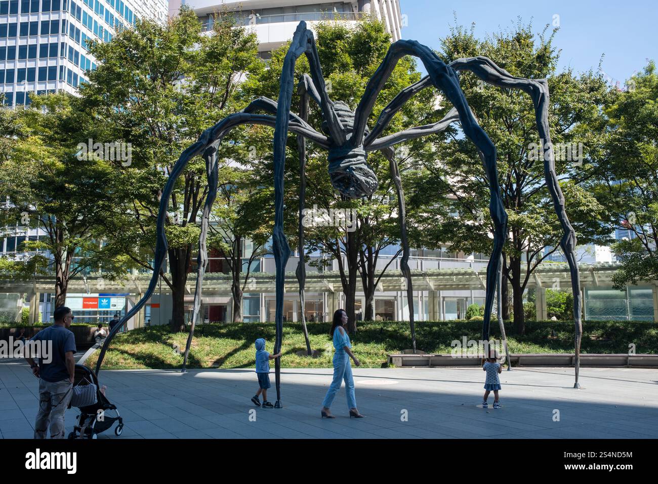 Louise Bourgeois Maman Spider Sculpture at the base of the Mori Tower ...