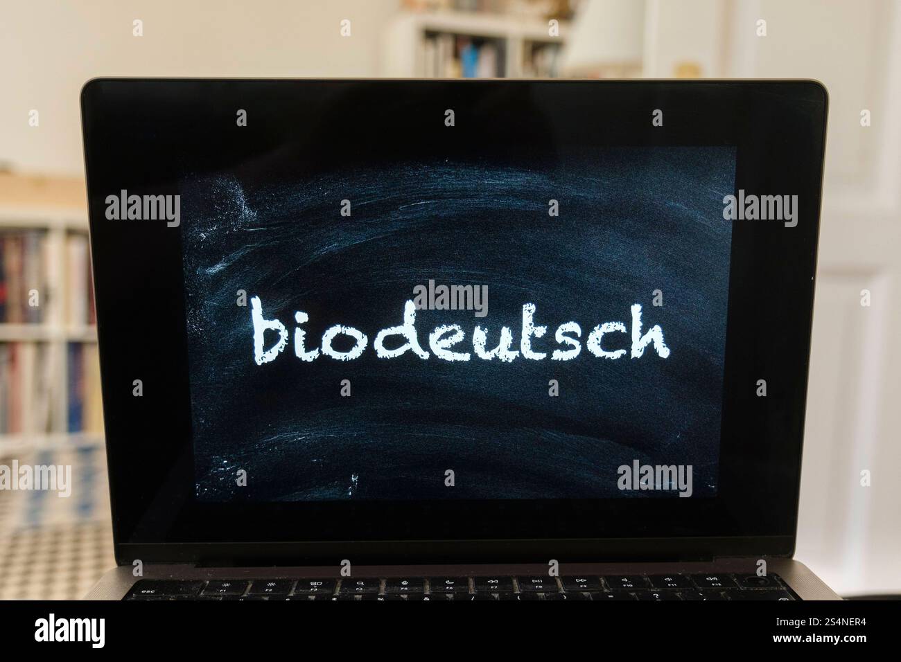 Laptop mit dem Unwort des Jahres 2024 biodeutsch *** Laptop with the ...