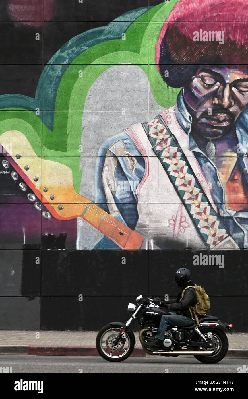 Mural of Jimi Hendrix at the Guitar Center Music Store on Sunset ...