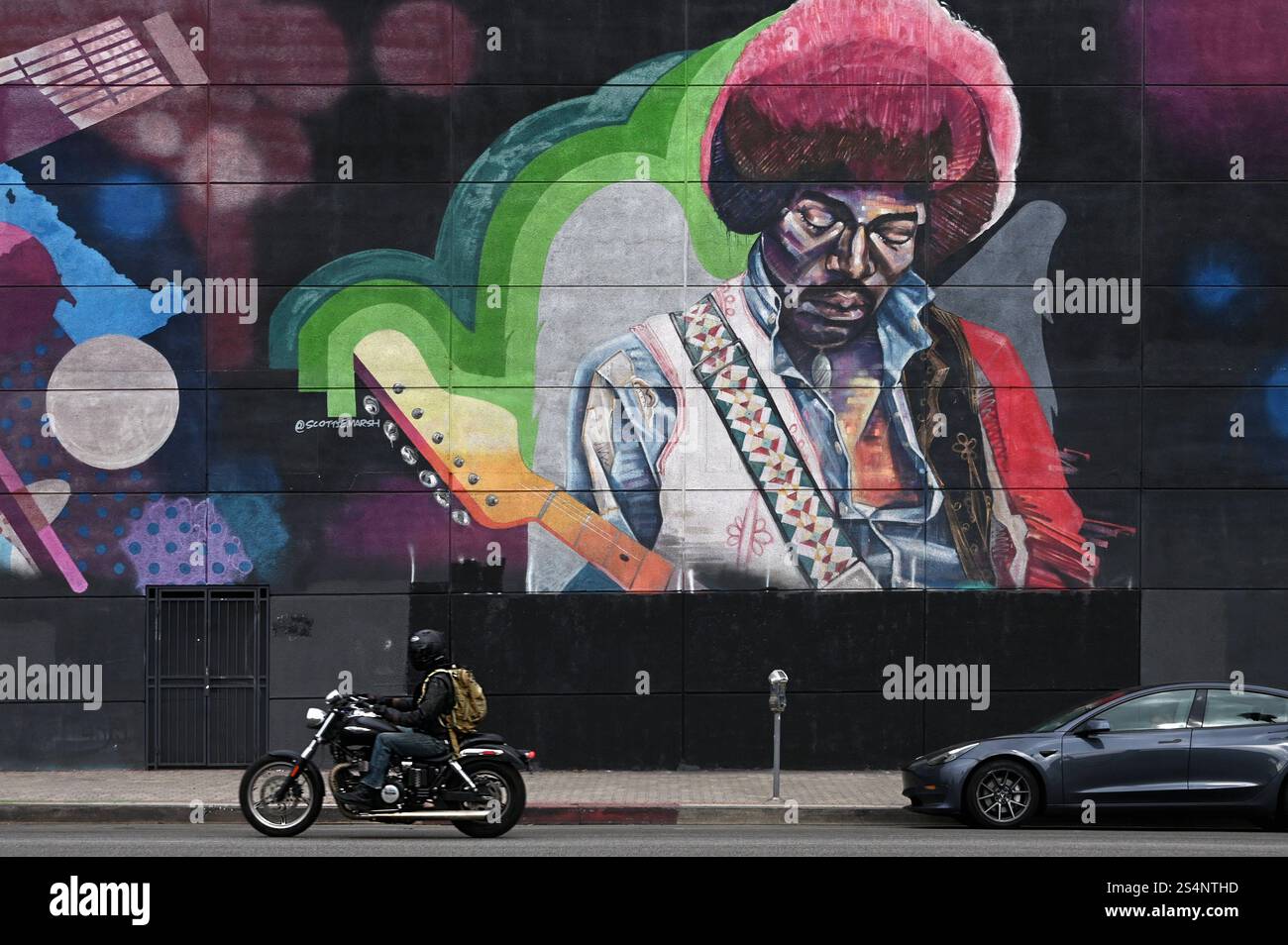 Mural of Jimi Hendrix at the Guitar Center Music Store on Sunset ...