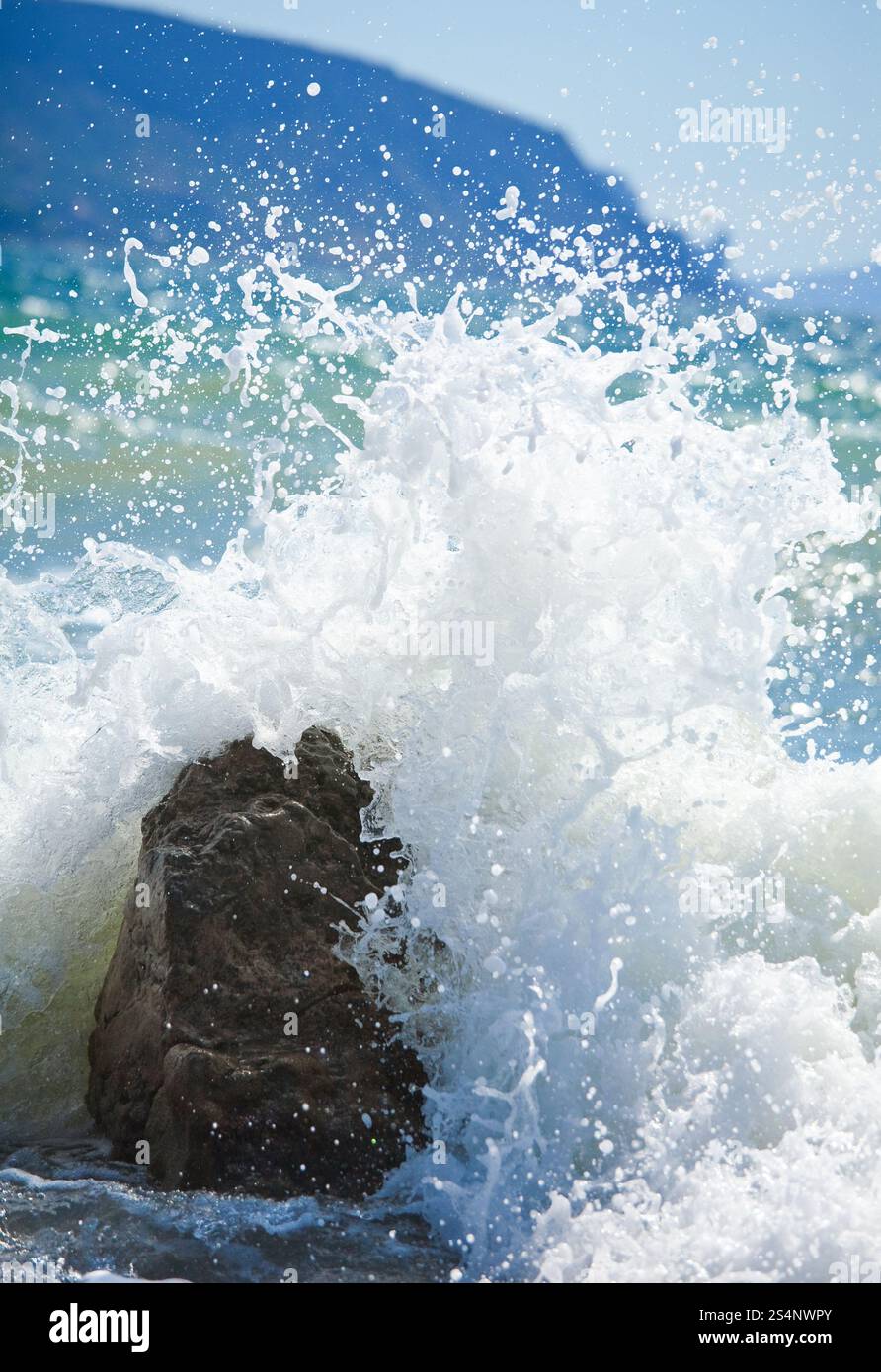 Sea wave stone hi-res stock photography and images - Alamy