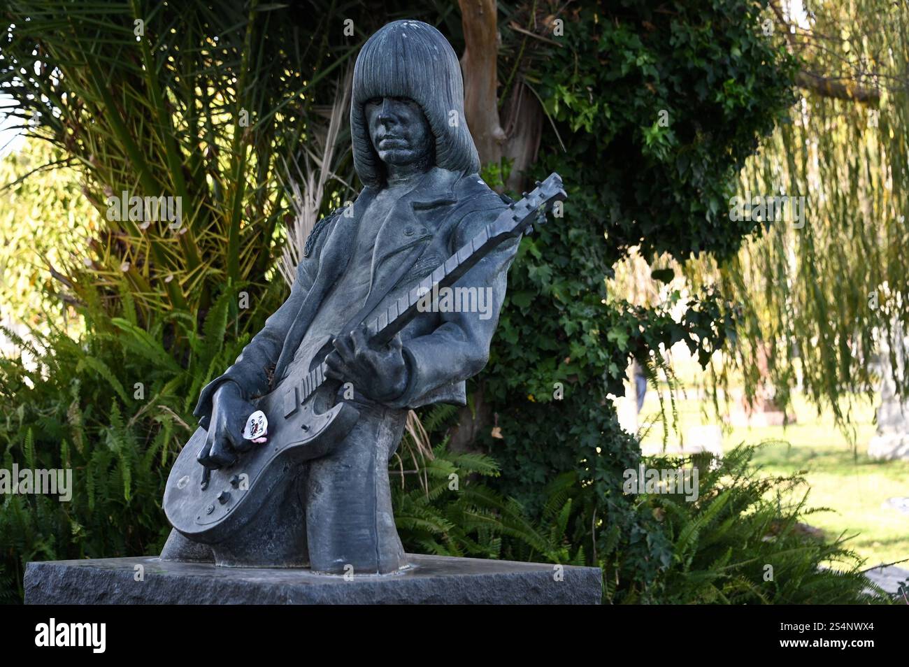 Tombstone of Johnny Ramone of the Ramones on the Hollywood Forever ...