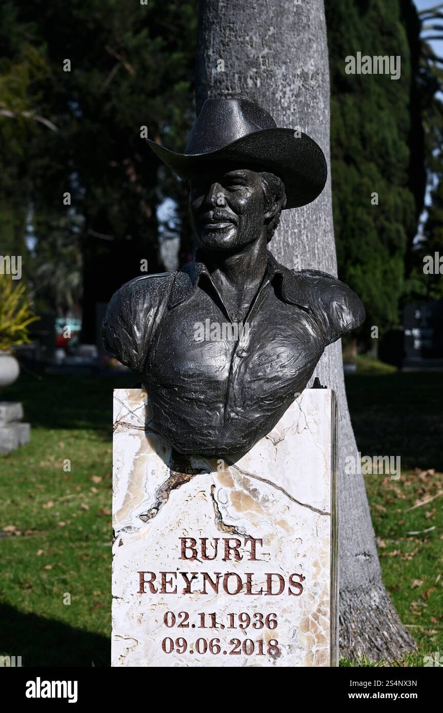 Tombstone of Burt Reynolds on the Hollywood Forever Cemetery, Hollywood ...