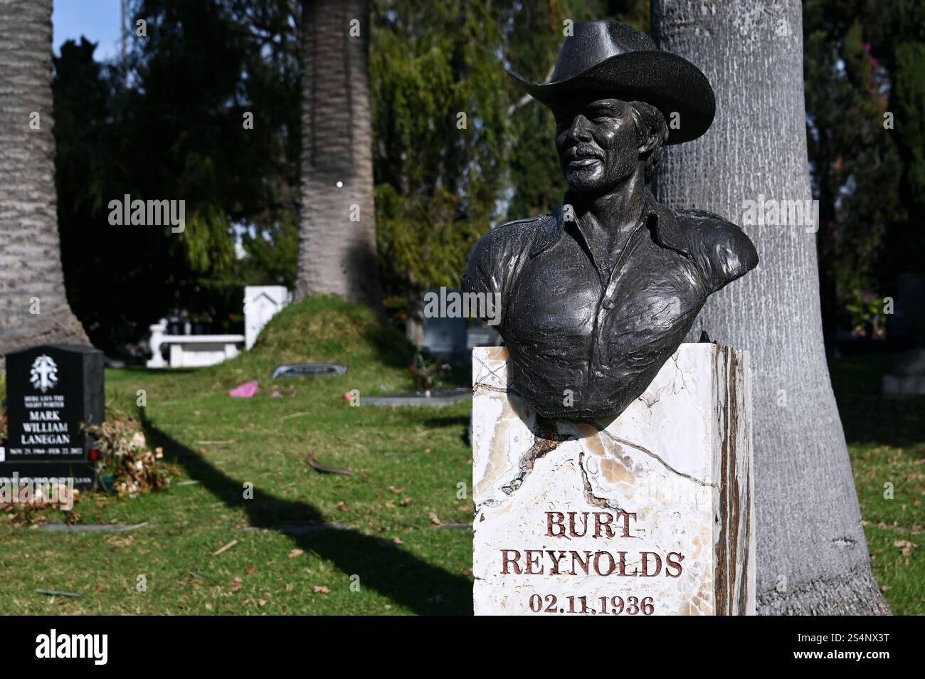 Tombstone of Burt Reynolds on the Hollywood Forever Cemetery, Hollywood ...