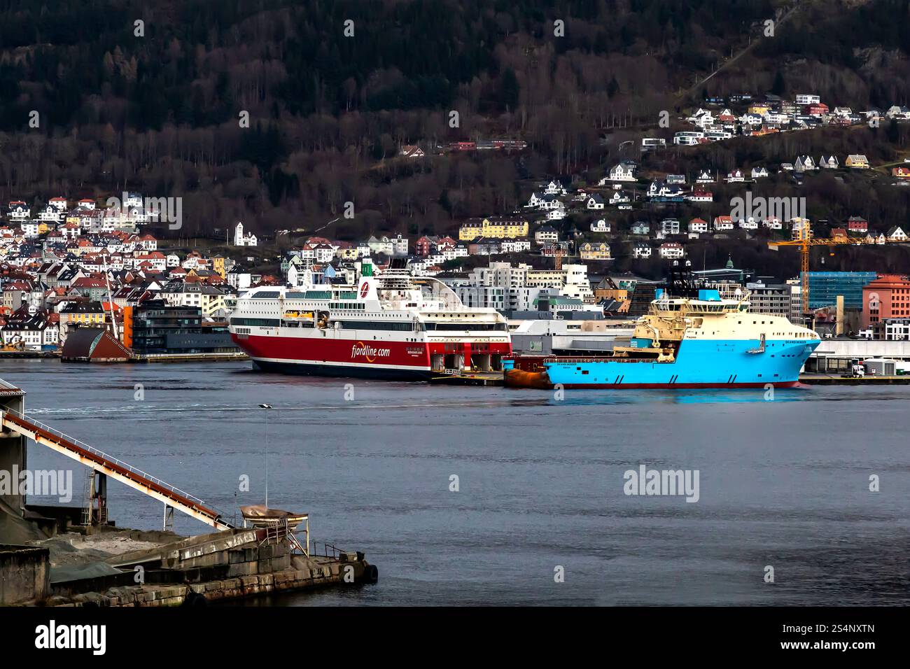 Offshore AHTS standby supply vessel Skandi Minder (ex Maersk Minder ...