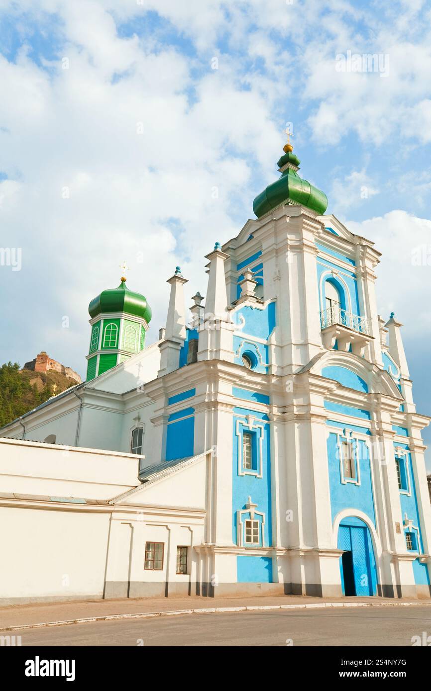 Orthodox church in town hi-res stock photography and images - Alamy