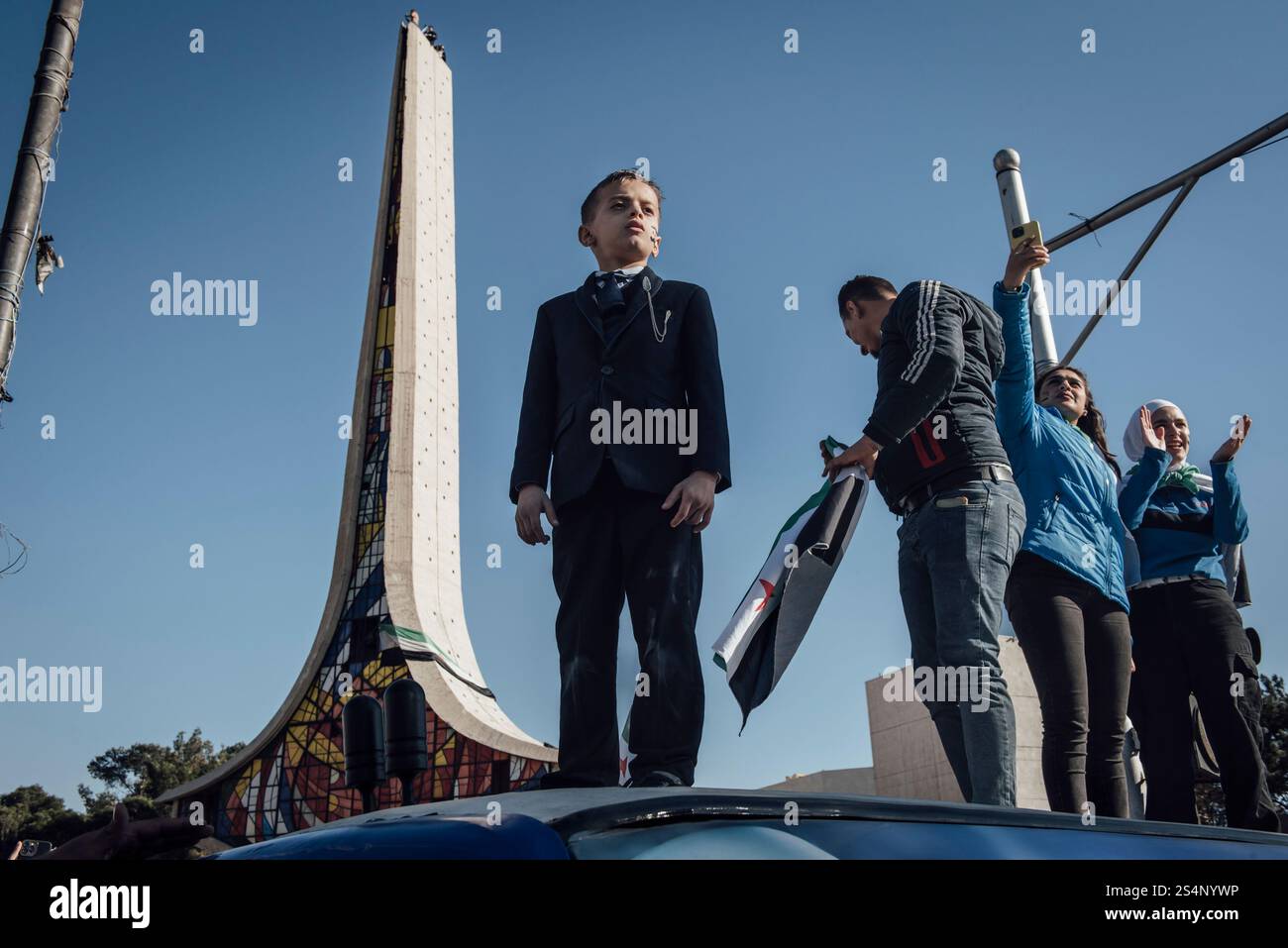 Adrien Vautier / Le Pictorium - Syrians celebrate the fall of the ...