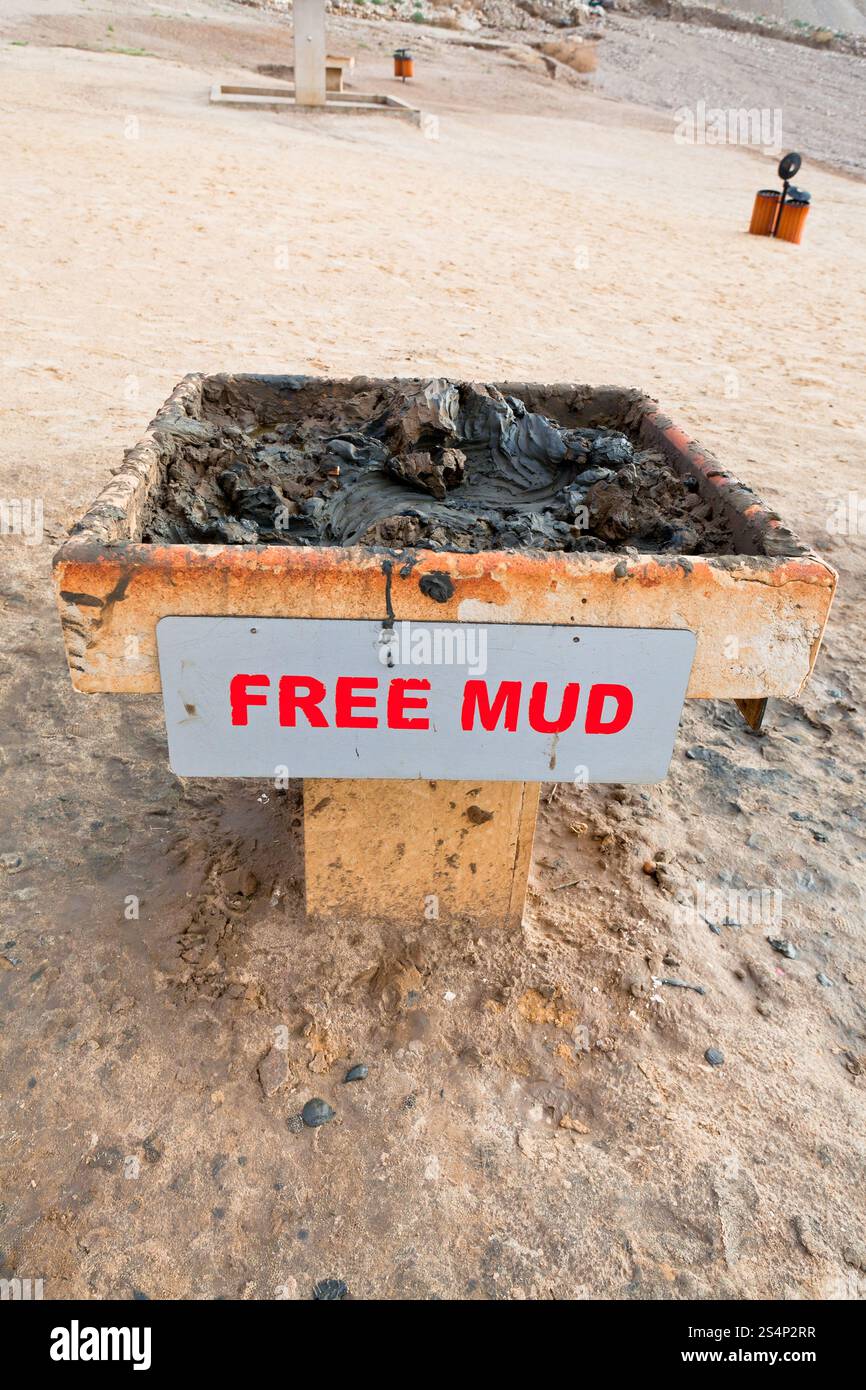 stand with free mineral mud on coast of Dead Sea Stock Photo - Alamy