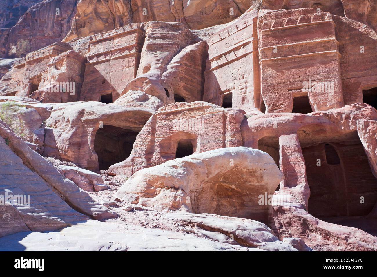 ancient stone houses on Facade Street in Petra, Jordan Stock Photo - Alamy