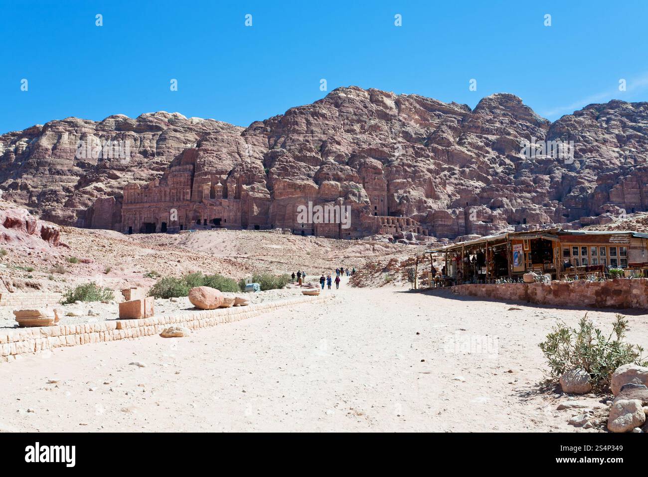 Square house ruin hi-res stock photography and images - Alamy