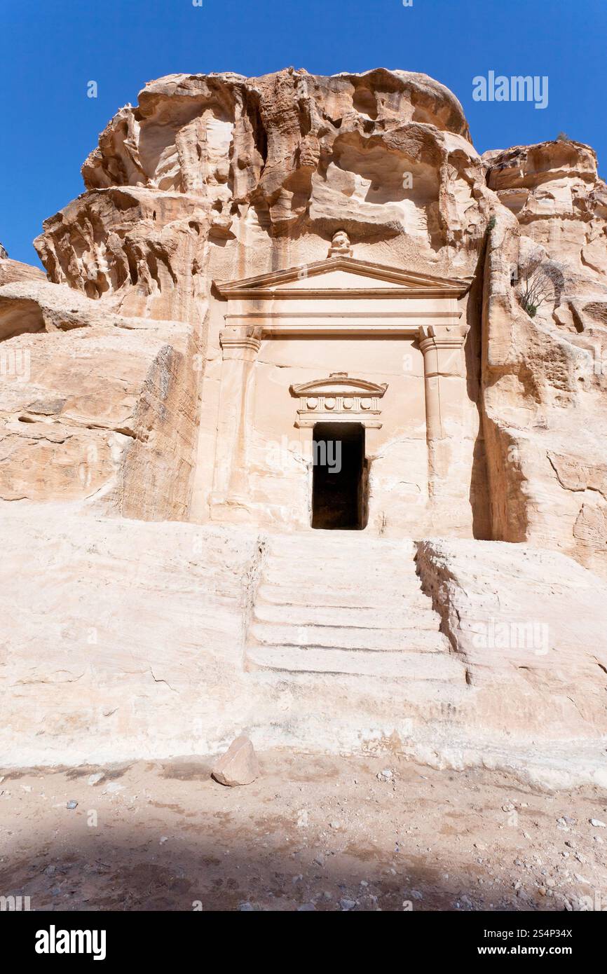 Rock tomb entrance hi-res stock photography and images - Alamy