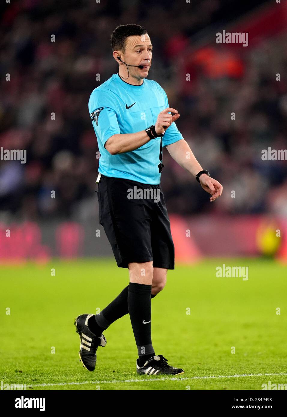 Referee Tony Harrington during the Emirates FA Cup third round match at ...