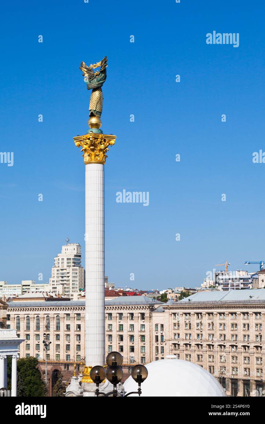 Monument to Berehynia on Kiev's Maidan Nezalezhnosti Stock Photo - Alamy