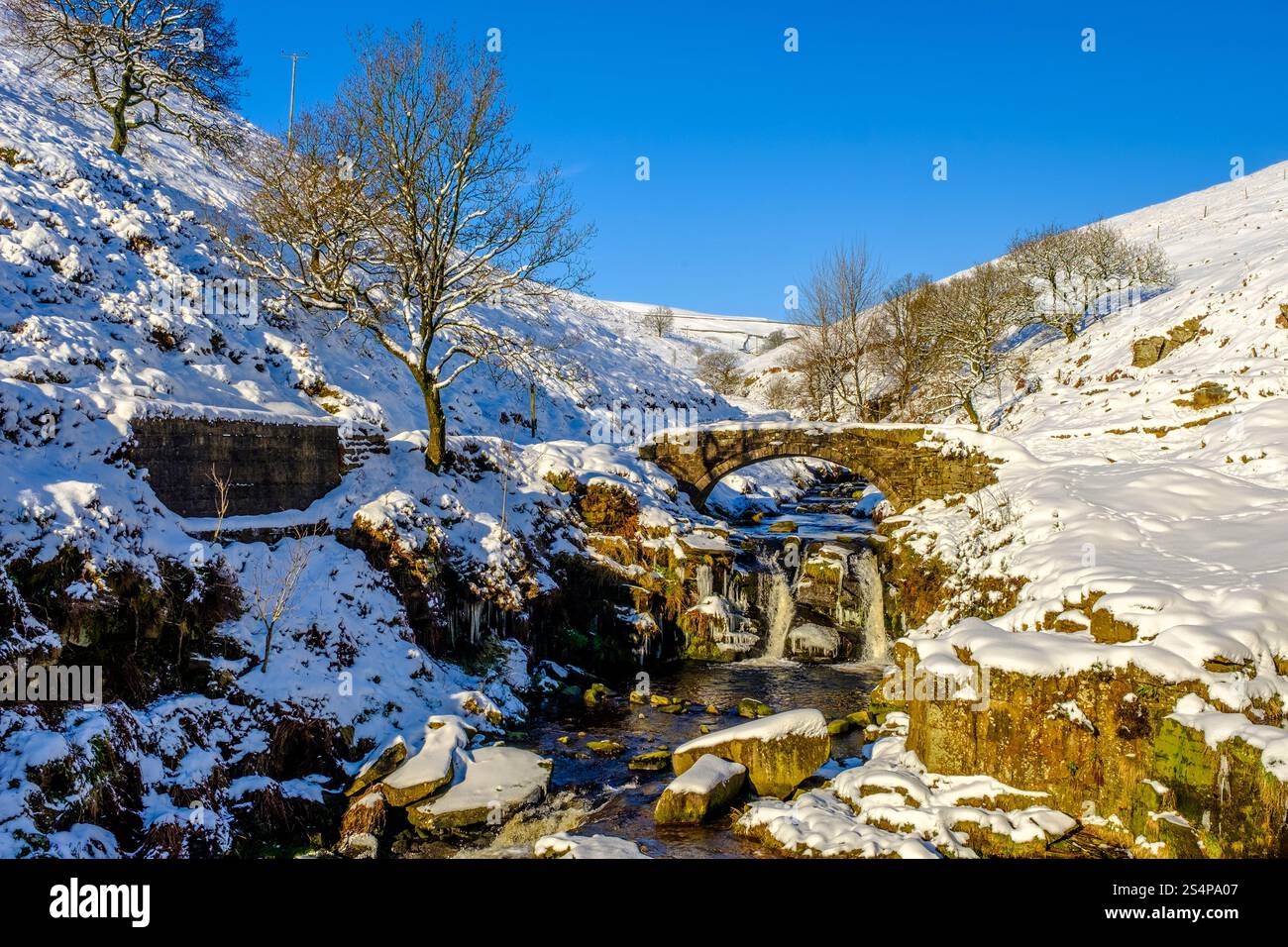 Three Shires Bridge / Three Shire Heads a packhorse bridge in the Peak ...