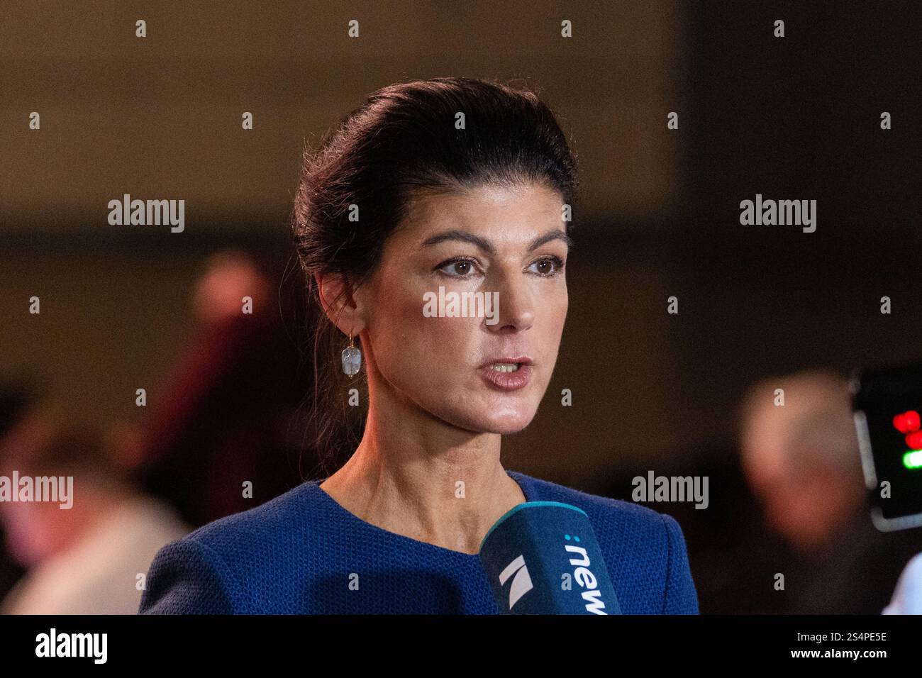 2. Bundesparteitag der BSW in Bonn - 12.01.2025 Sahra WAGENKNECHT im Interview - Bundesparteitag ...