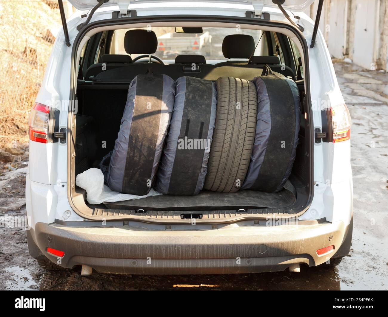 Seasonal tire replacement car hi-res stock photography and images - Alamy