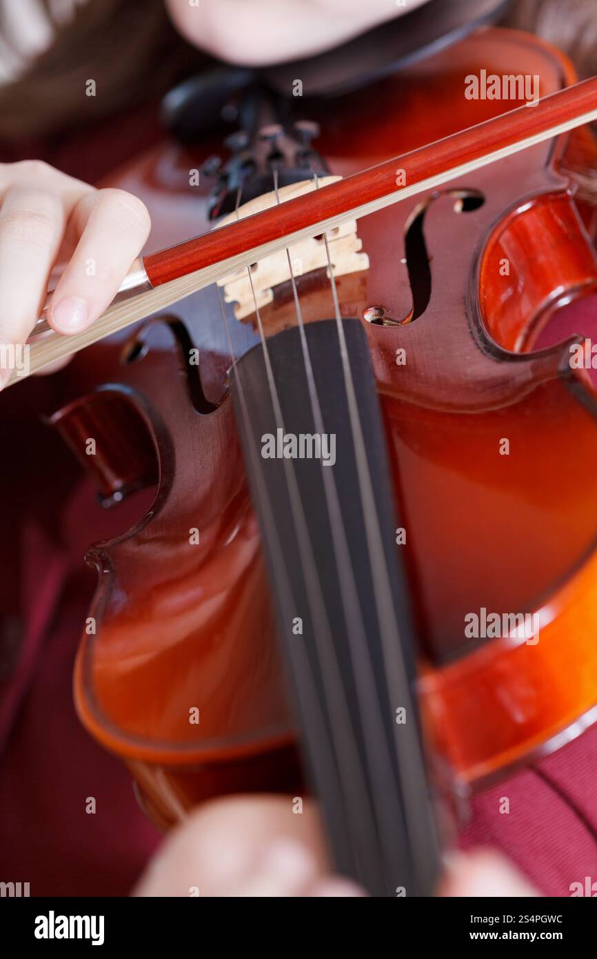 girl playing violin close up at musical concert Stock Photo - Alamy