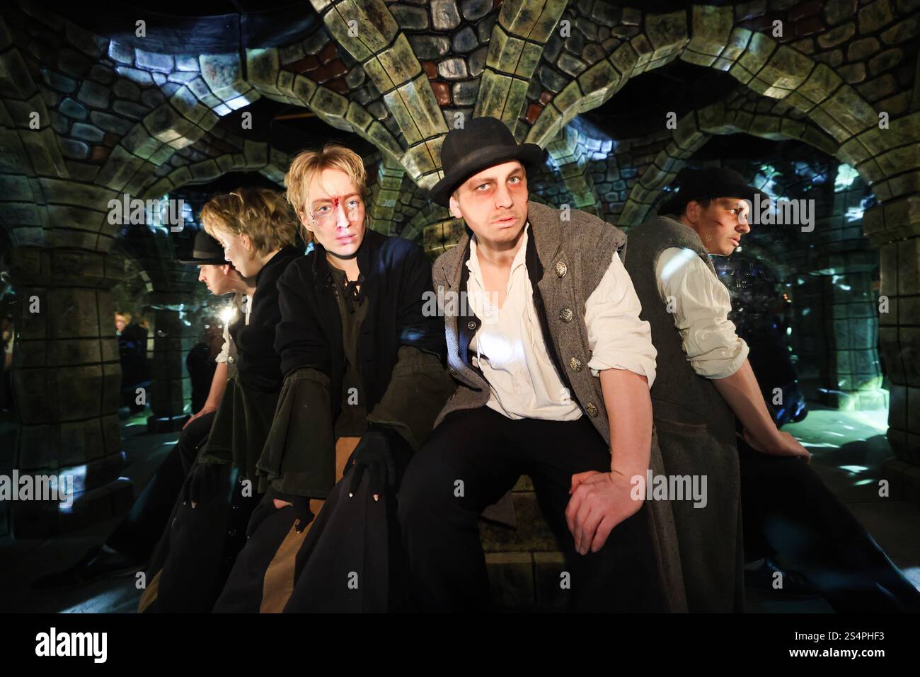 Hamburg, Germany. 13th Jan, 2025. Actors Marcel Casper and Nathalie Schöning (l) in the mirror ...