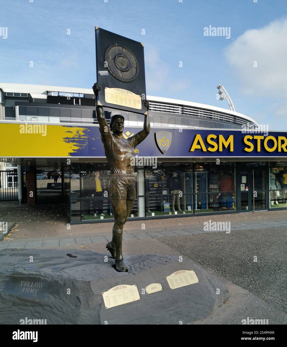 Sculpture of Aurélien Rougerie brandishing the shield of Brennus ...