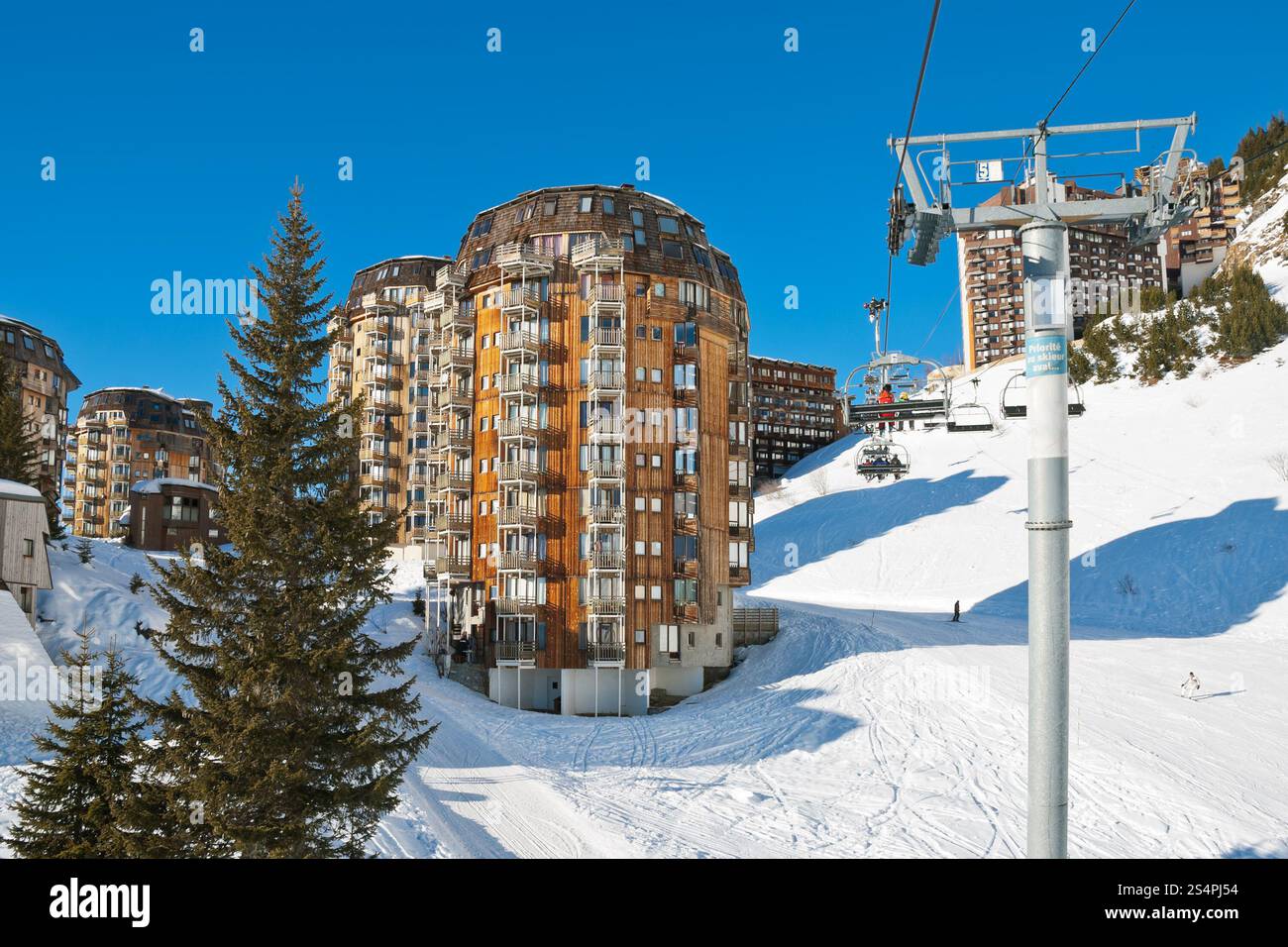 ski lift and view of Avoriaz town in Alps, Portes du Soleil region ...