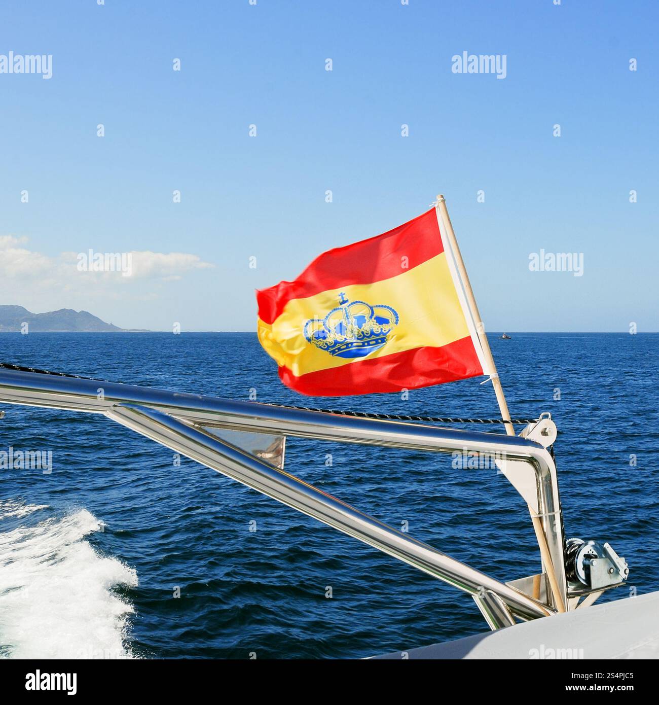 Yachts on ocean hi-res stock photography and images - Alamy