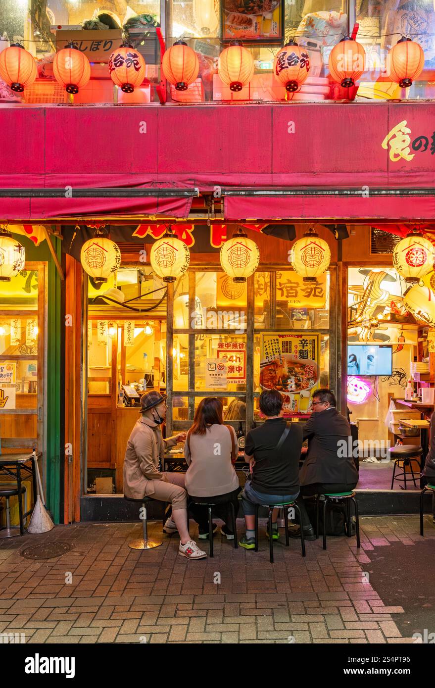 Outdoor restaurant in japan hi-res stock photography and images - Alamy