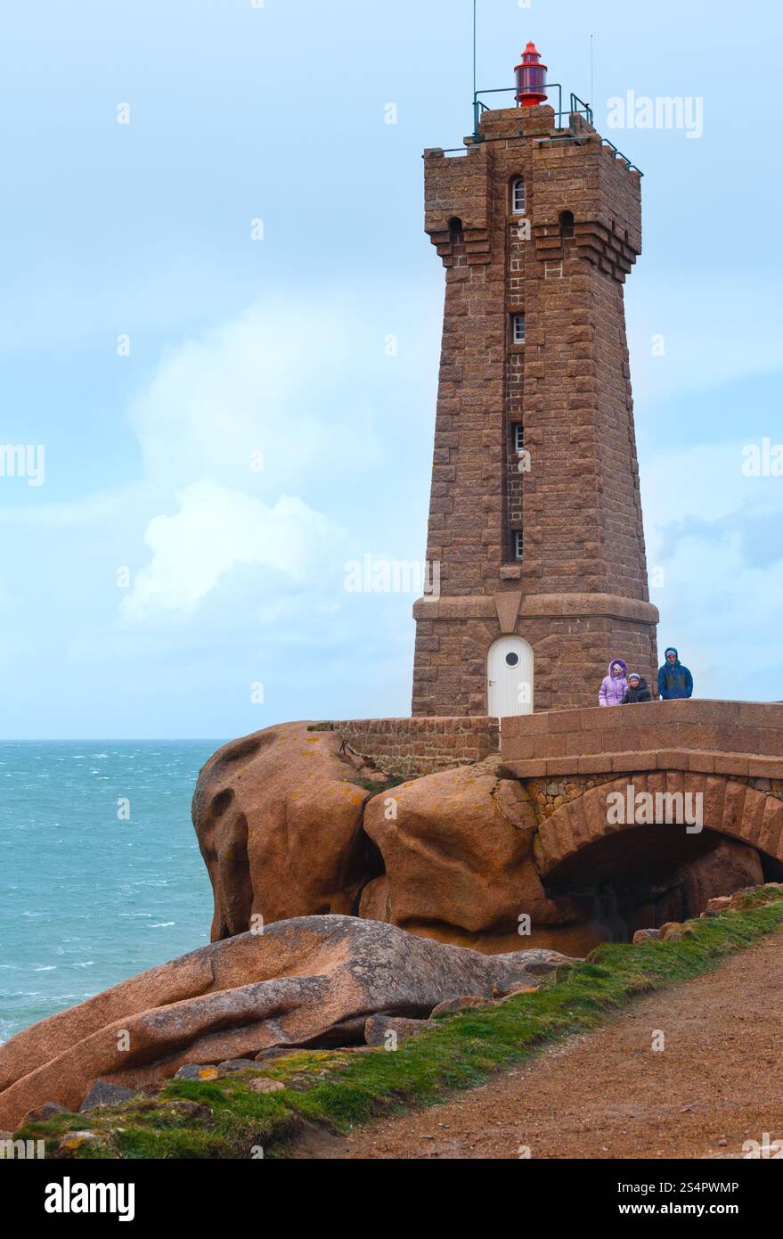 Lighthouse mean ruz ploumanach hi-res stock photography and images - Alamy