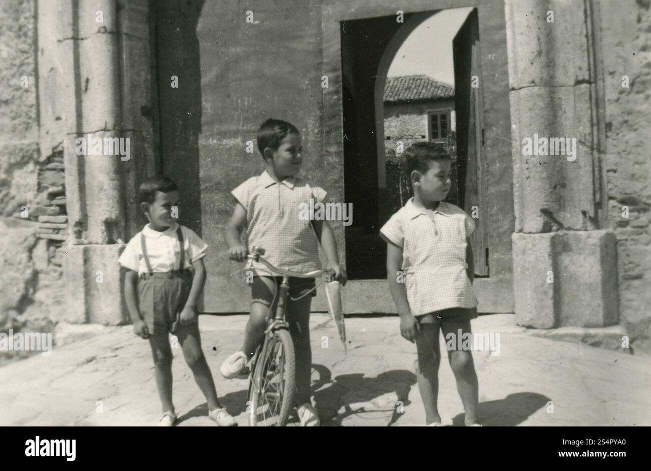 Children playing outside, Italy 1940s Stock Photo - Alamy