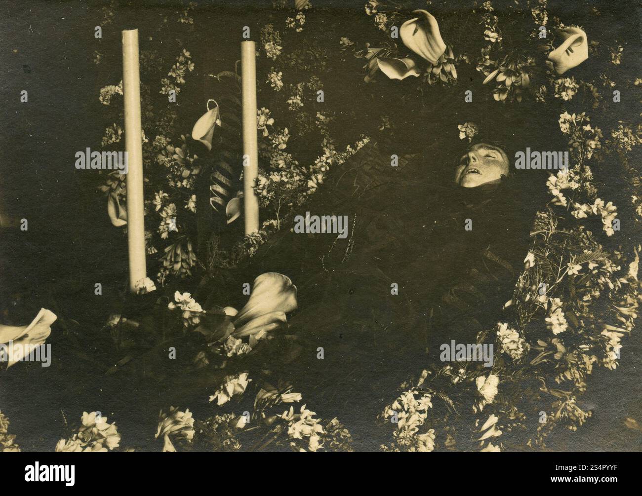 Post-mortem photo of a woman, Italy 1910s Stock Photo - Alamy