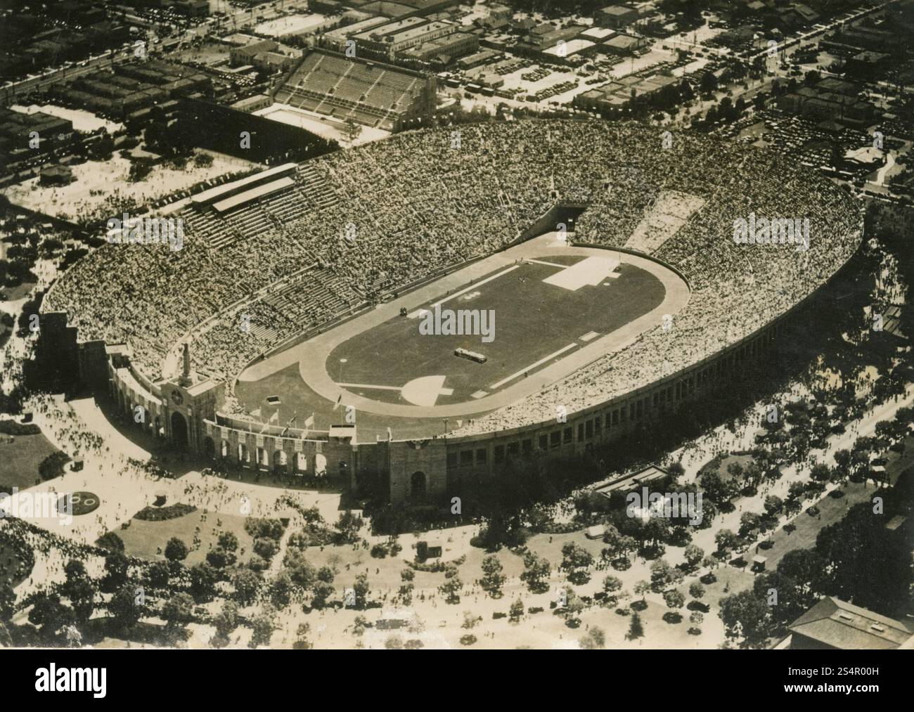 Aerial view of the Los Angeles Coliseum, USA 1932 Stock Photo - Alamy
